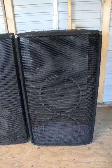 Yorkville Elite EX2000 loud speakers with dual 15" subwoofers and horn ...
