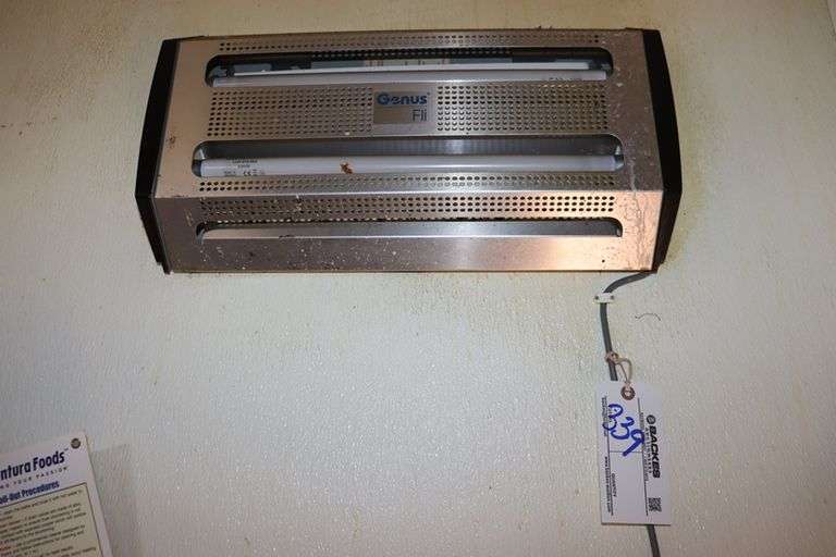 Genus 20" bug light - Backes Commercial Auctioneers