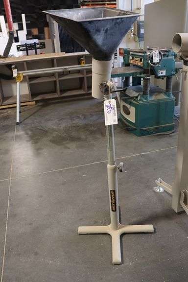 Grizzly Adjustable dust collector stand - Backes Commercial Auctioneers