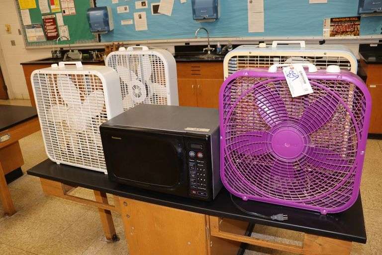 All to go - 4 box fans & microwave - Backes Commercial Auctioneers