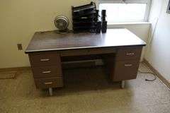 Room to go - desk, in/out file, organizer - Backes Commercial Auctioneers