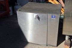 Manitowoc SY1005W water cooled 1000 lb. ice cuber with bin - worked ...