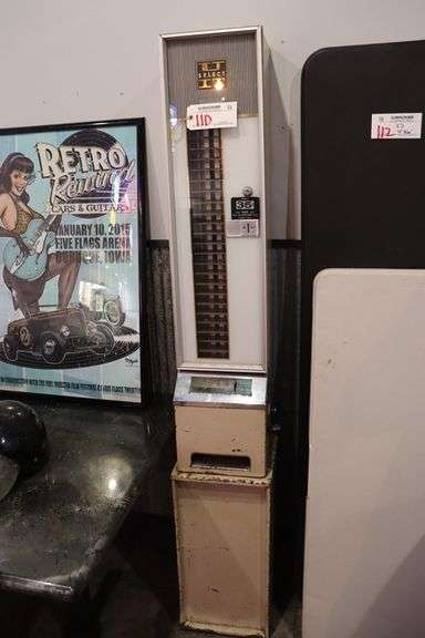 U Select It coin operated dispenser - Backes Commercial Auctioneers