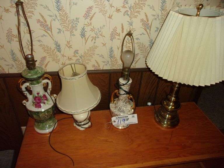 4 lamps - Backes Commercial Auctioneers
