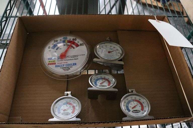 Box flat to go - 5 thermometers - Backes Commercial Auctioneers