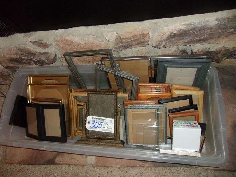 All to go picture frames and tote - Backes Commercial Auctioneers