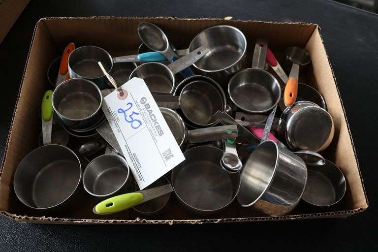 Box flat to go - Stainless measuring cups - Backes Commercial Auctioneers