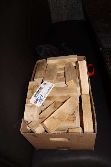 Jenga bar game with carrying bag - Backes Commercial Auctioneers