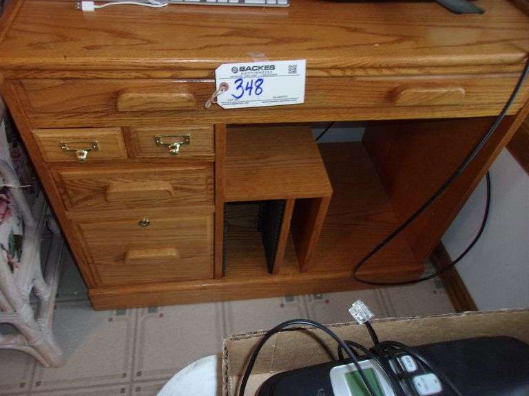 36" x 24" oak computer desk - Backes Commercial Auctioneers