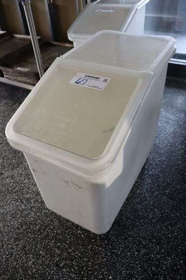 Cambro IBS27 portable dry ingredients bins - Backes Commercial Auctioneers