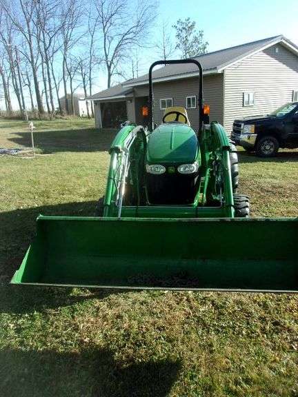 John Deere 4320 All wheel drive, utility tractor with 400X loader, 596 ...