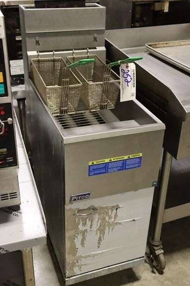 Pitco 35C+S gas 35 lb. fryer with baskets - Backes Commercial Auctioneers