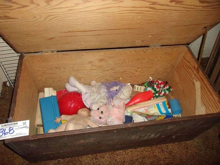 Wood toy box with contents - Backes Commercial Auctioneers