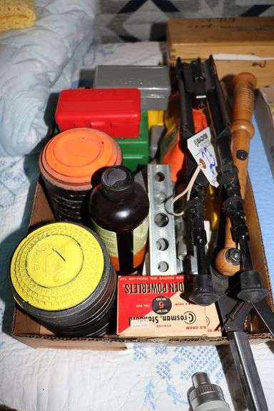 Box to go - Pigeon thrower with some clay pigeons - located upstairs ...