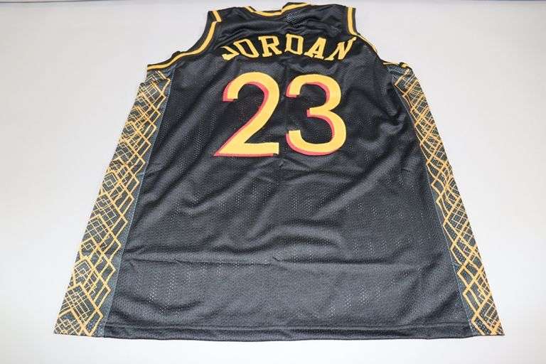 Michael Jordan custom stitched jersey L - Backes Commercial Auctioneers
