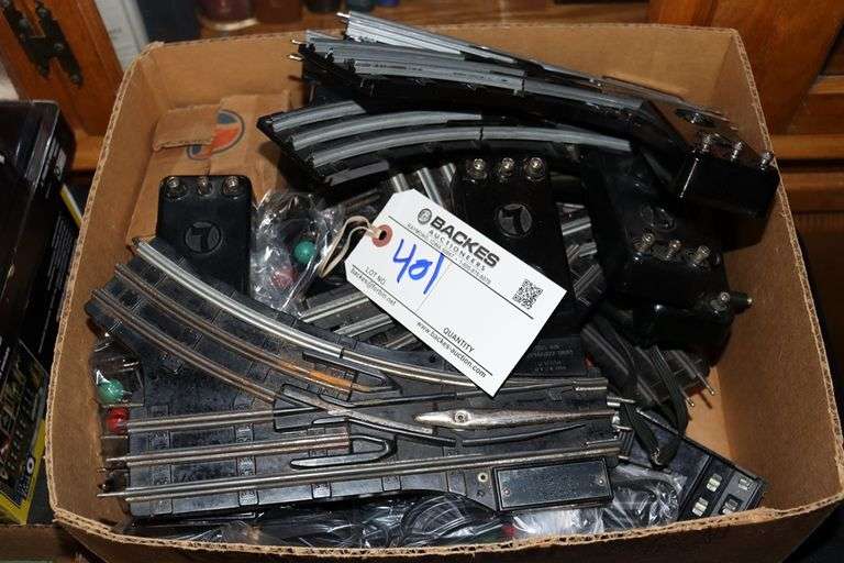 Box to go - Lionel O gauge switches - Backes Commercial Auctioneers