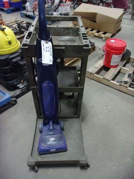 Janitor cart with vacuum - Backes Commercial Auctioneers