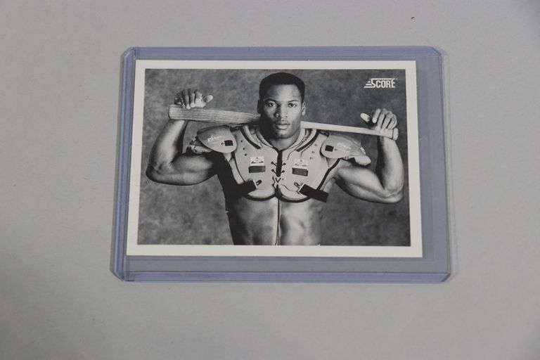 Bo Jackson 1990 Score ICONIC black & white card with shoulder pads ...