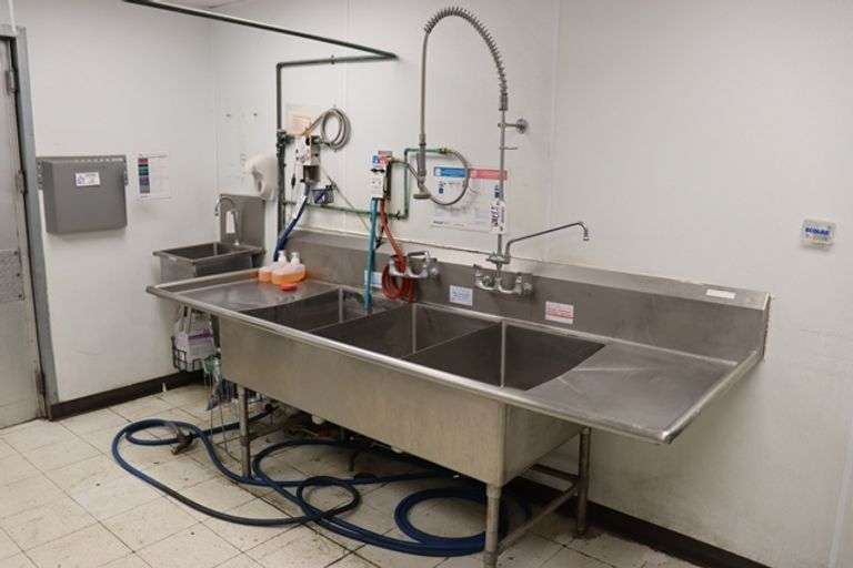 104" stainless 3 bin meat tray sink with double drain boards, pre rinse ...