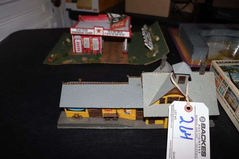 All to go on table - Assorted train set buildings and accessories ...