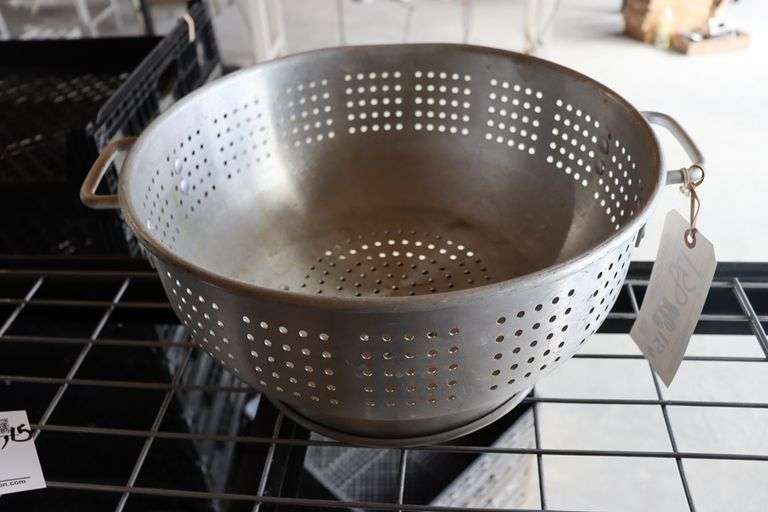 Aluminum 15" round colander - Backes Commercial Auctioneers