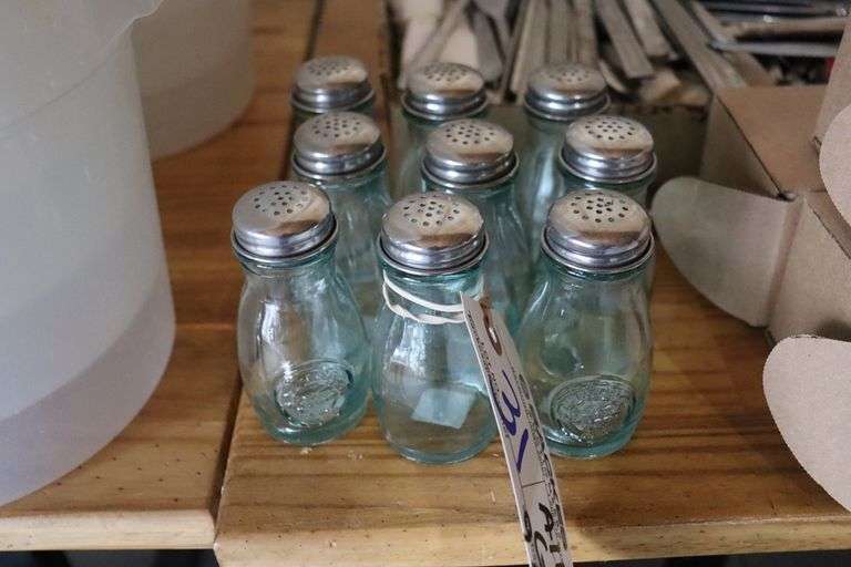 All to go - (9) Glass salt and pepper shakers - Backes Commercial ...