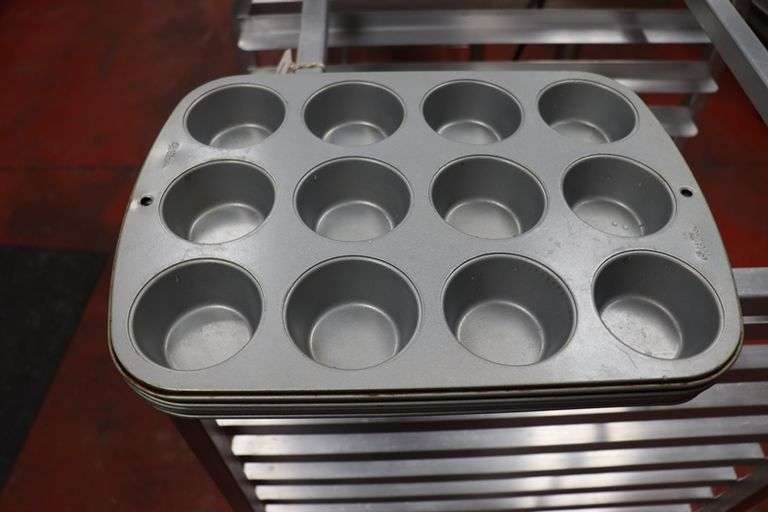 Times 6 - Muffin pans - Backes Commercial Auctioneers
