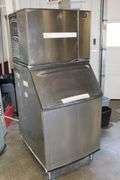 Manitowoc SY0504A air cooled 500 lb. ice machine with B570 stainless ...