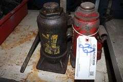 All to go - (3) Jacks - no handles - Backes Commercial Auctioneers