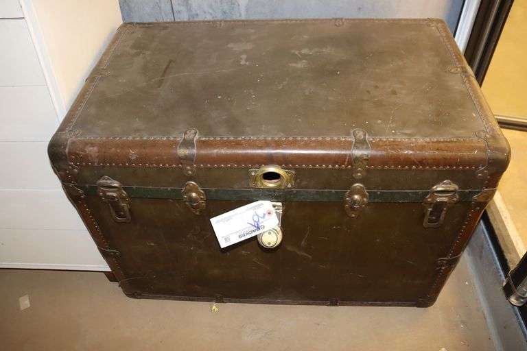 38" Vintage trunk - Backes Commercial Auctioneers