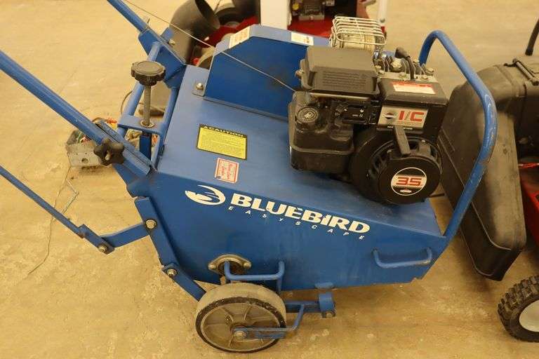 Blue Bird B424 lawn aerator with Briggs & Stratton 3.5 HP gas motor ...