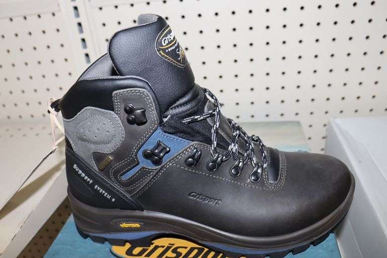 Grisport Bear size 9 boot - Backes Commercial Auctioneers