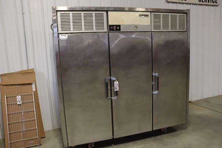 Victory stainless portable 3 door pass through island cooler - Backes ...