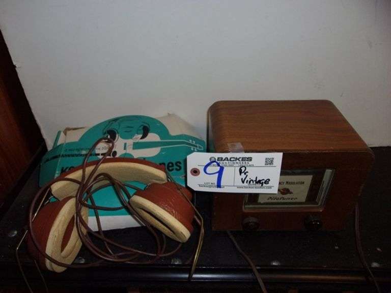 Pair of vintage electronic items - Backes Commercial Auctioneers