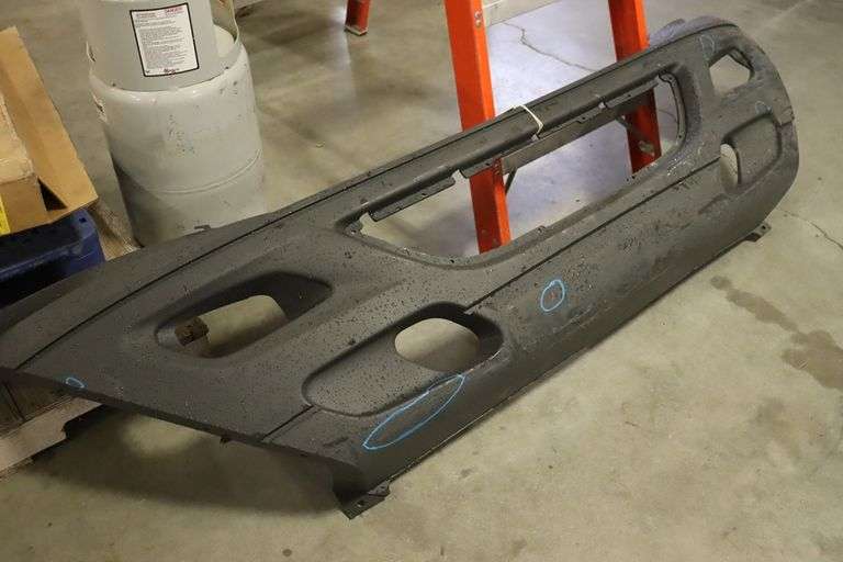 Front bumper assembly - Backes Commercial Auctioneers