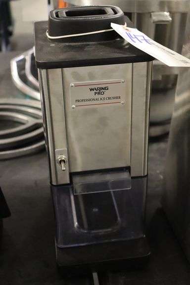 Waring Pro counter top electric ice crusher - Backes Commercial Auctioneers
