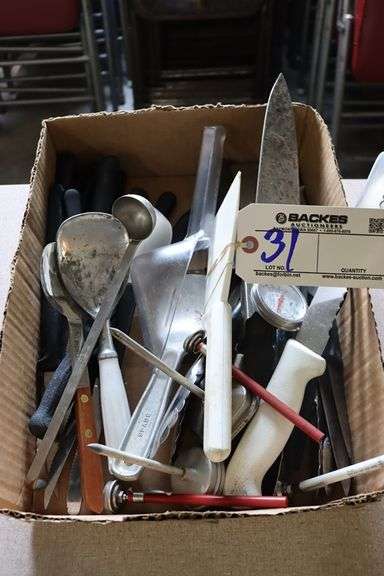 Box of kitchen smallware's - Backes Commercial Auctioneers