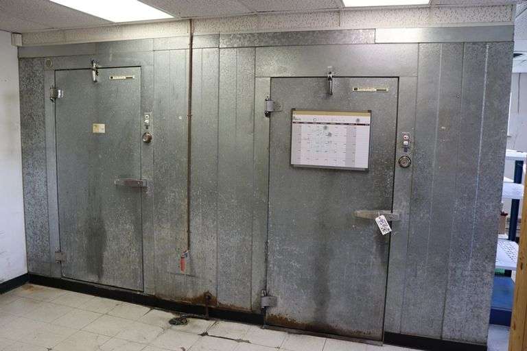 Master-Bilt 162" x 132" x 90" Tall combination walk in cooler/freezer ...