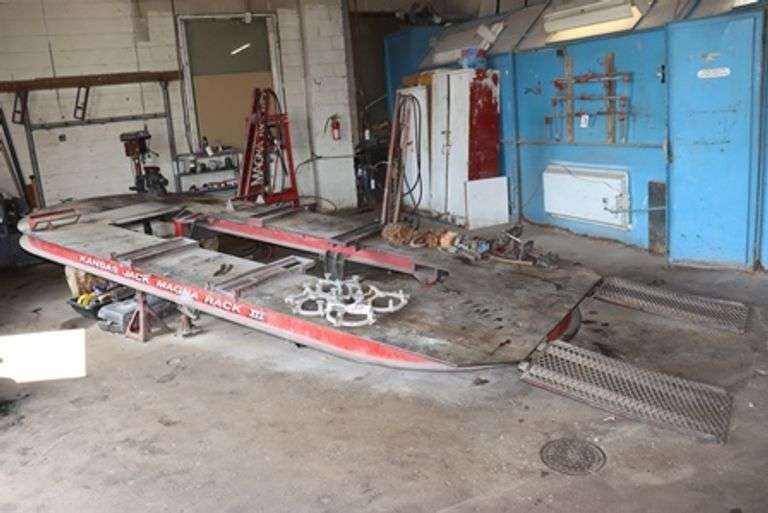 Kansas Jack Magna III frame straightener with 2 towers, chains ...