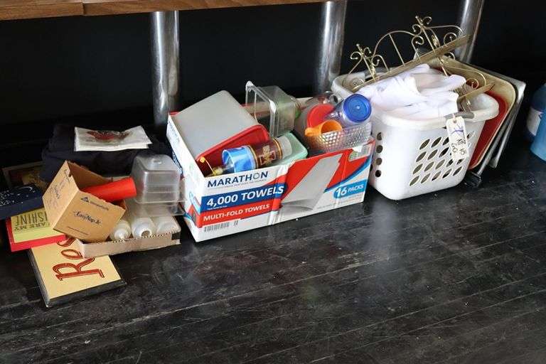 Large lot to go - Décor, Tupperware, & more - Backes Commercial Auctioneers