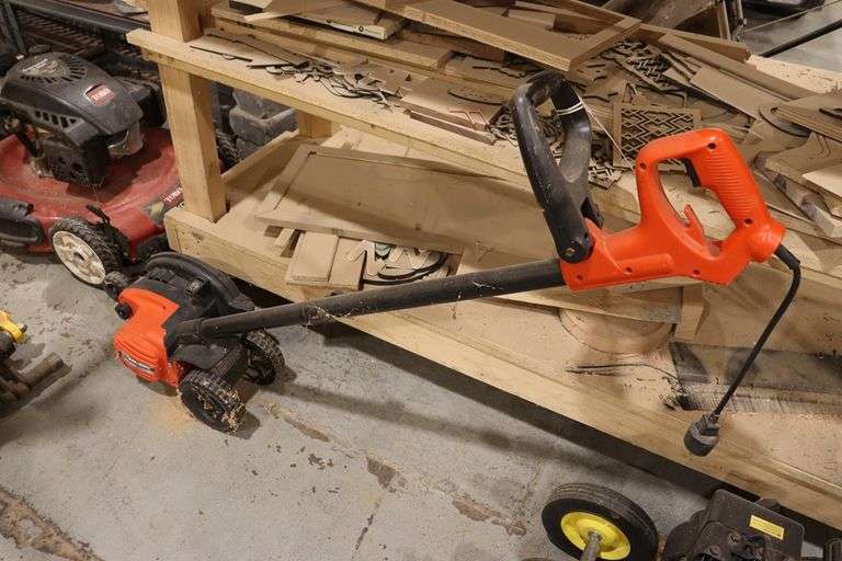 Black & Decker electric edge hog edger - Backes Commercial Auctioneers
