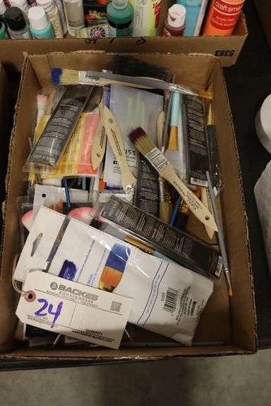 Box to go - Paint brushes - Backes Commercial Auctioneers