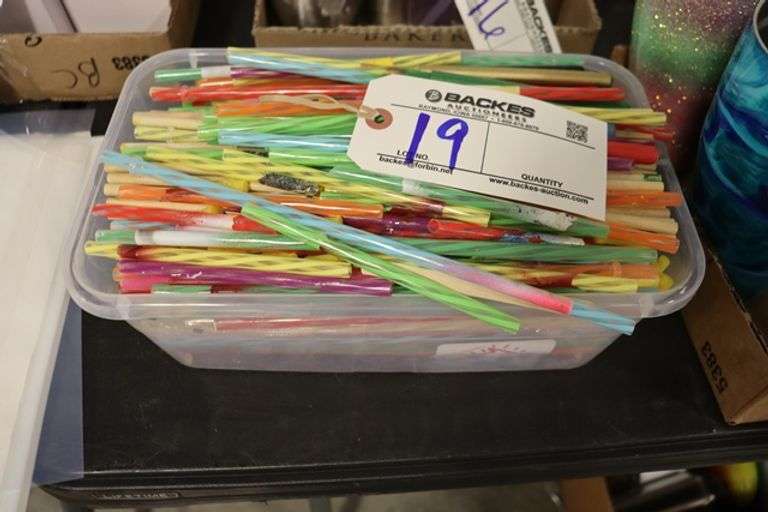 All to go - Tumbler straws - Backes Commercial Auctioneers