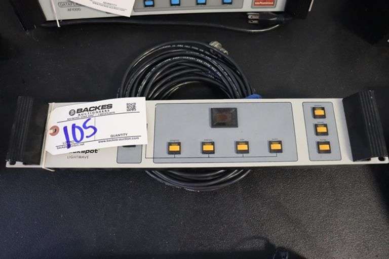 Light Wave track light spot - Backes Commercial Auctioneers