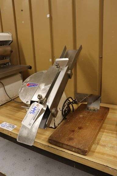 Moline 250 counter top bun slicer, 110 volt - Backes Commercial Auctioneers