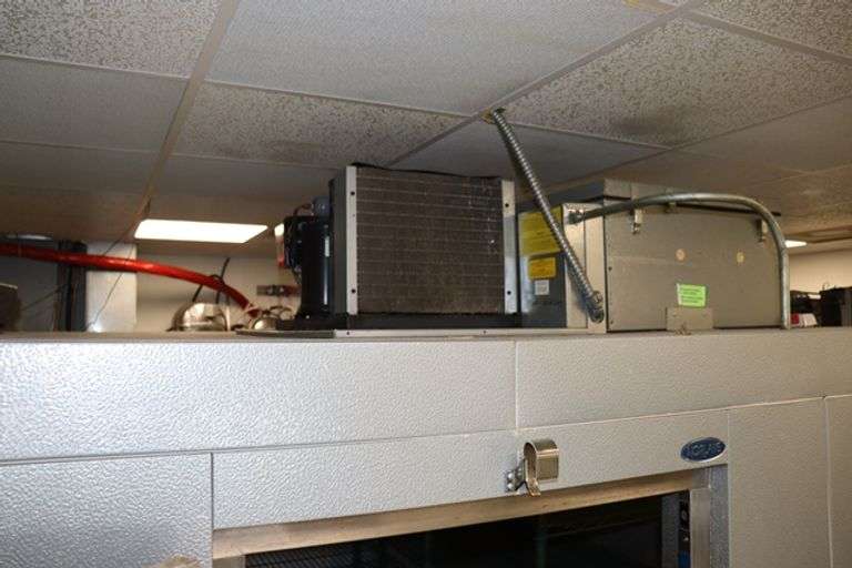 Norlake 6' x 8' x 88" self contained walk in cooler - 220 volt - 1 ...