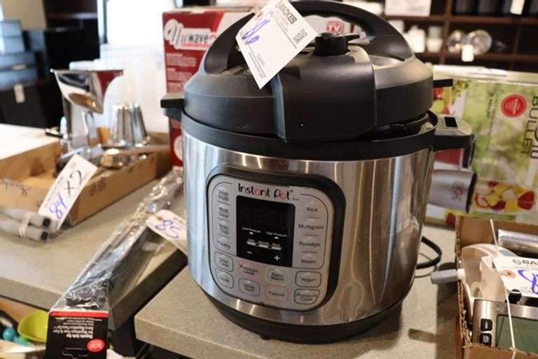 Insta Pot crock pot - Backes Commercial Auctioneers