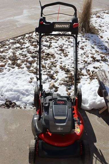 Snapper 17" gas push mower - Backes Commercial Auctioneers