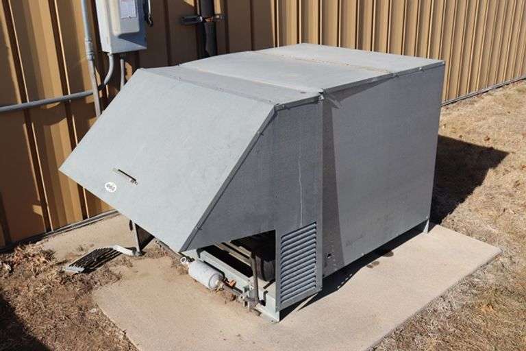 Lo Temp freezer compressor - will run a 15 glass door merchandiser - 3 ...