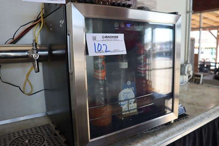 Glass 1 door counter top beverage cooler - Backes Commercial Auctioneers